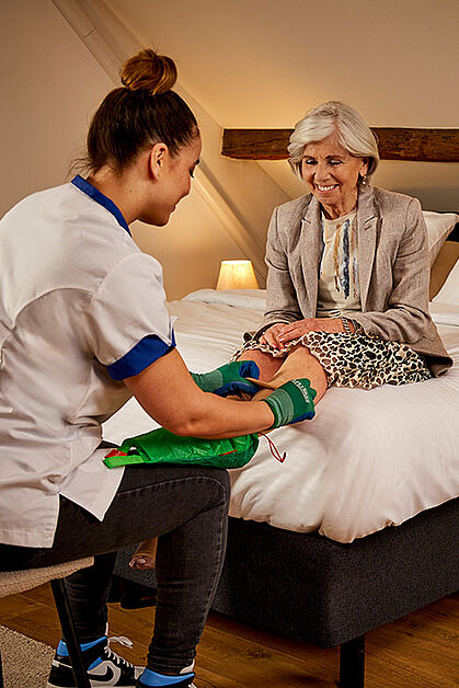 Sim-Slide för både på- och avtagning av kompressionsstrumpor